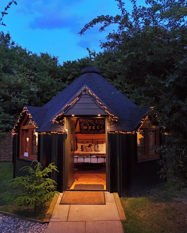 Hilly Hideaway  Unique Countryside Retreat With Hot Tub & Firepit - Buckinghamshire