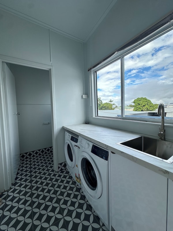 Wandal Loft ~ 3 Bed Apartment, Central And Convenient, Everything You Need! - Rockhampton Airport