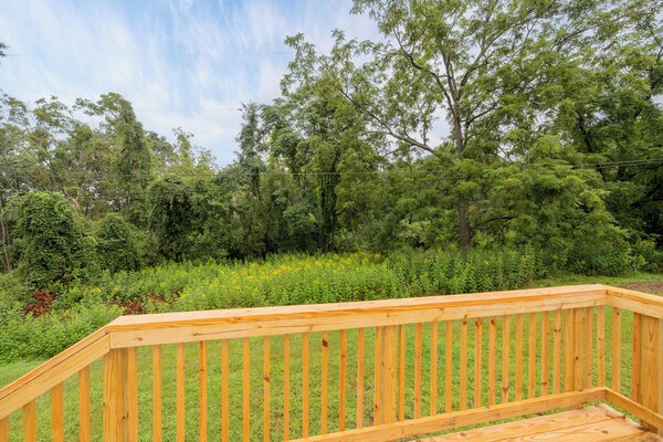 Charming Cottage Entrance With Cozy Curb Appeal, Nestled In A Peaceful And Green Setting. - Blacksburg, VA