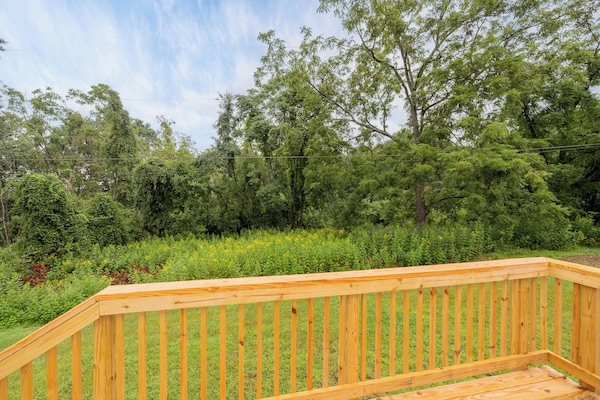 Charming Cottage Entrance With Cozy Curb Appeal, Nestled In A Peaceful And Green Setting. - Blacksburg, VA