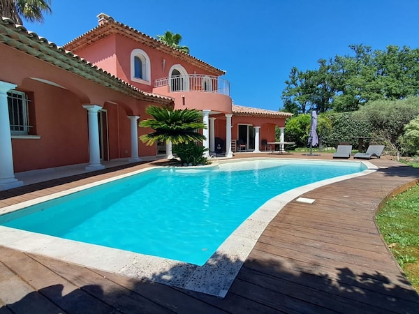 Stunning Villa With Private Pool In Fréjus - Fréjus