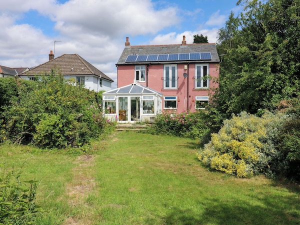 Hillside, Pet Friendly, Character Holiday Cottage In Holmer Green - Beaconsfield