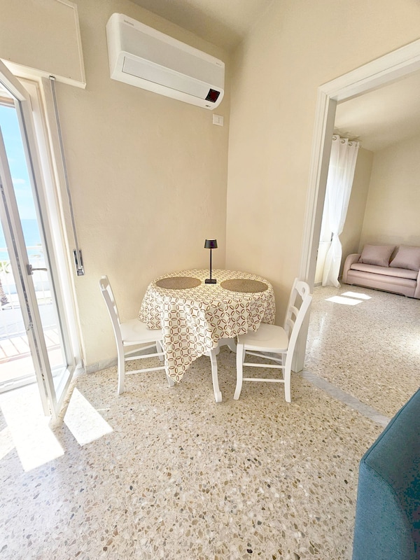Cozy Sea View Apartment Jn The Beach. - Amantea