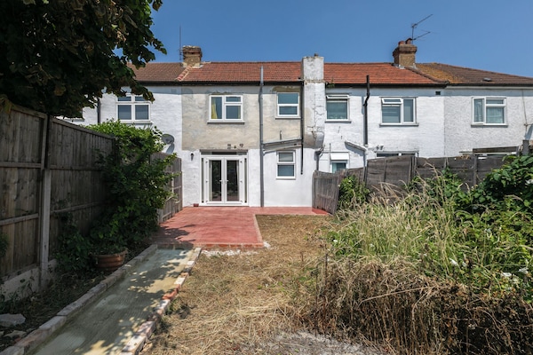 Spacious 3-bed (Sleeps 7) Home With Garden - Botany Bay - London