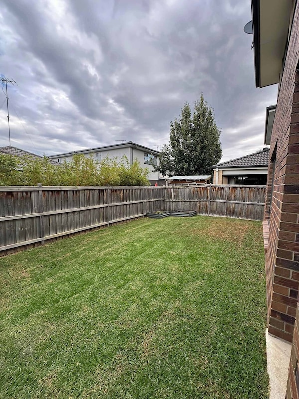 North Geelong Getaway Modern 4-bedroom Home - North Shore