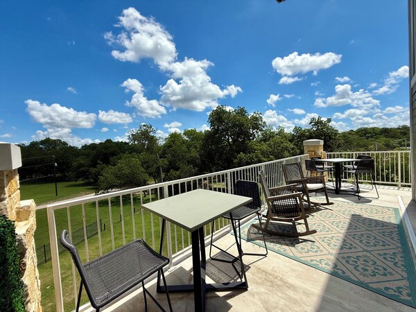New Penthouse On The River-4 Br Corner Condo With Iconic Gruene Tower Views - New Braunfels, TX