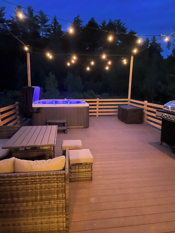3 Bedroom Chalet With Hot Tub On 3 Private Acre In The Foothills Of White Mnts - New Hampshire