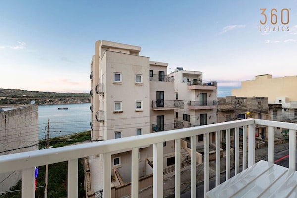 Spacious 3br Designer Home Just Off The Promenade - 馬爾他