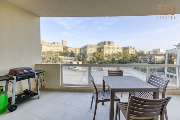 Lovely Designer 3br Apt W/private Terrace With Bbq - Valletta
