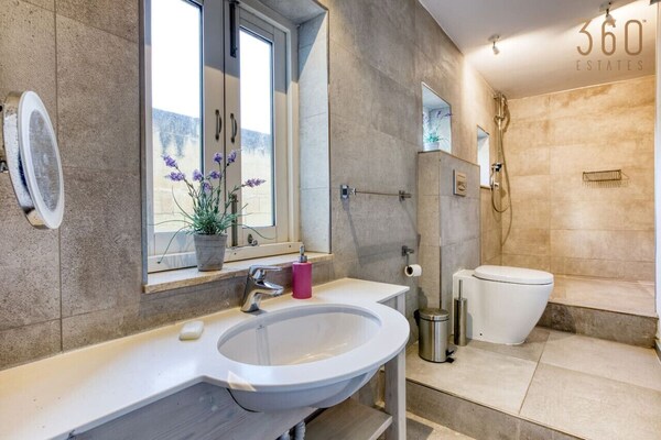 Comfortable 1br Home W/maltese Balcony In Valletta - Valletta