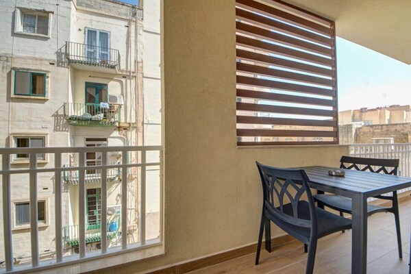 Cosy 3br Home With Private Terrace In Sliema - Valletta