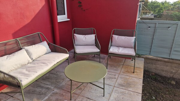 The Red House, 2 Bedroom Garden Flat In Totterdown Over Looking Bristol City. - ブリストル