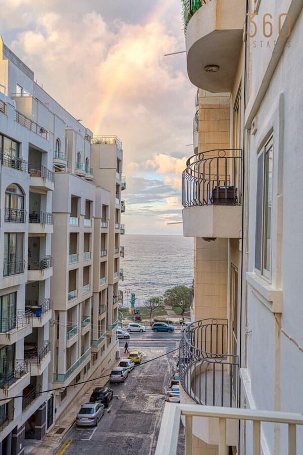 Spacious 4br Stay In Sliemas Best Location! - Valletta