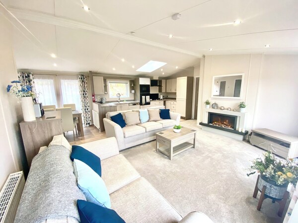 Urr Lodge - Dark-sky, On Gorgeous Site With Stunning Views Of Hills And Valleys. - Castle Douglas