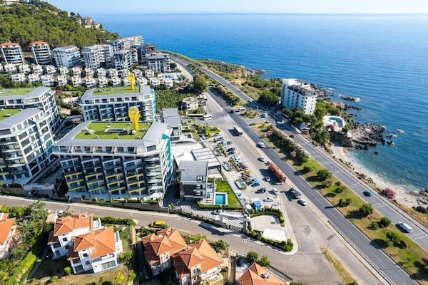 Luxury Villa With Sea View & 9,000 M² Spa Access - Mahmutlar