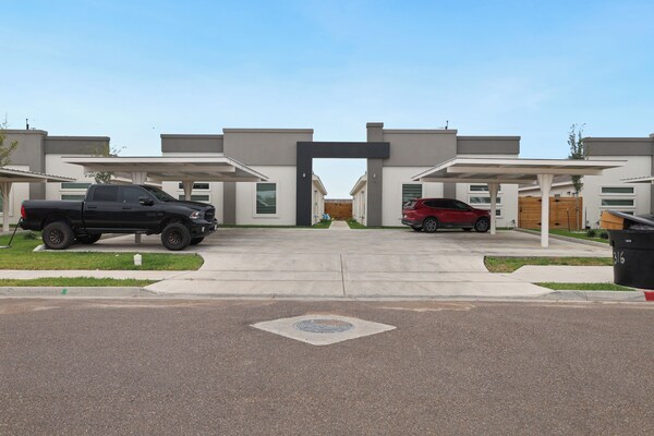 Charming 2-bedroom Apartment With Wifi, Ac In Fabulous Alton/mission Tx. - McAllen, TX