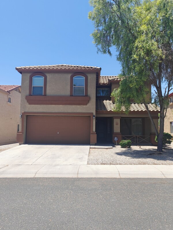 Browny 4 Bedrooms 2.5 Bath Home Near Freeway. - Buckeye, AZ