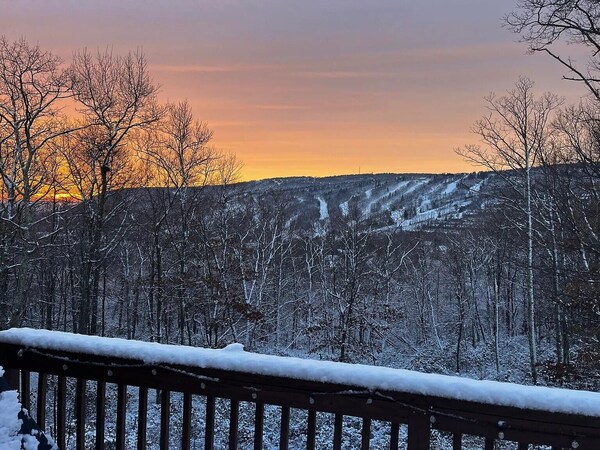 It's About The View! Camelback In Your Backyard! 4-bedroom/3 Full Bath - Tannersville, PA