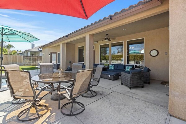 Spacious 4br 3ba Home King Suite  Pool  Sleeps 8 - 貝克斯菲爾德