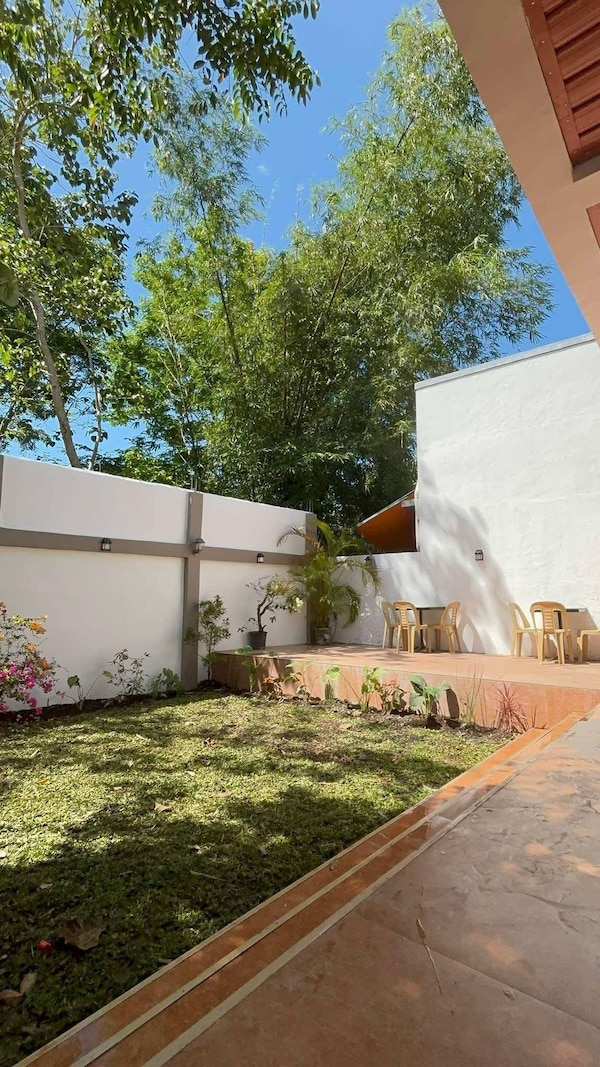 Charming 2-bedroom Villa With Wifi, Ac In Enchanting Tacloban City - Palo