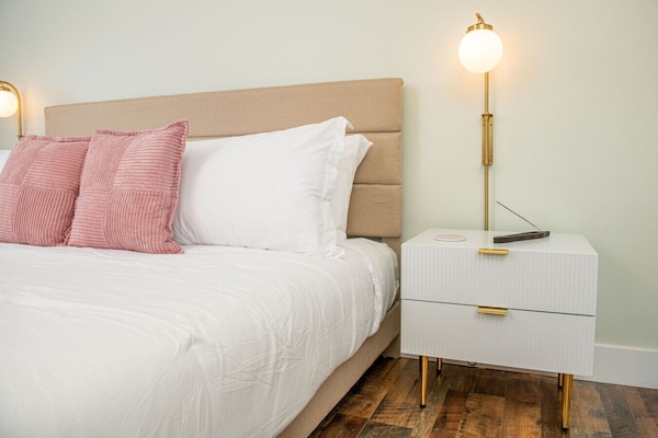 King Bed-step To Madeira Beach-heated Pool-private - Madeira Beach, FL