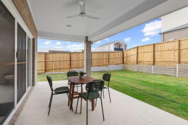 Modern 3br Home In Peaceful Park Ridge Estate - Brisbane