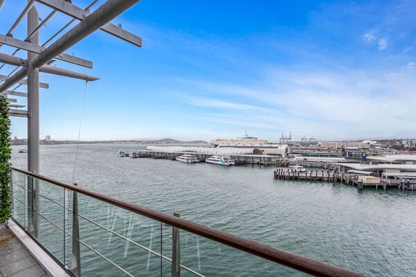 Waterfront Stay W/ Balcony - Auckland