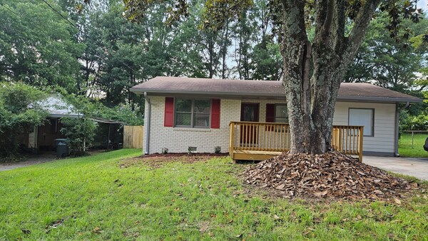 Quiet 3-bedroom Bungalonear Enchanting The Historic Marietta Square - Marietta, GA