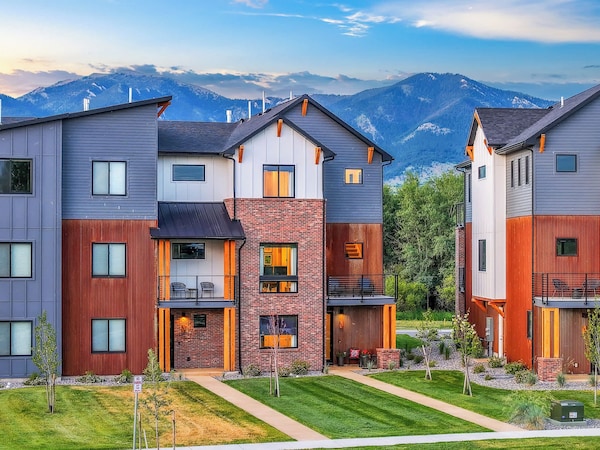 Pagoda Peaks - Modern Luxury Near Bozeman Beach - Bozeman, MT