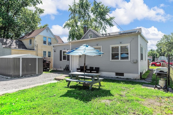 Charming 1-bedroom Hideout In Belleville With Wifi, Ac - Belleville, IL