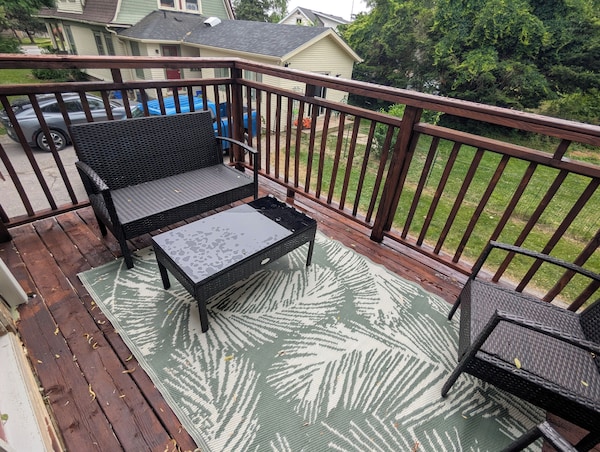 Picton Main - Guesthouse - 2 Kings, 2 Baths, 2 Floors - All Yours! - Prince Edward