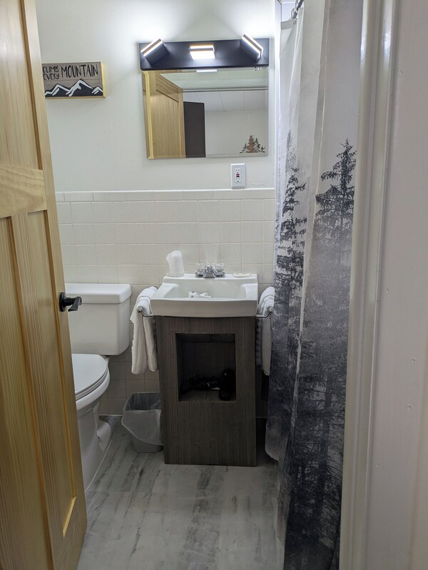 Charming 1-bedroom Motel With Ac, Wifi In Fabulous Canaan - バーモント州