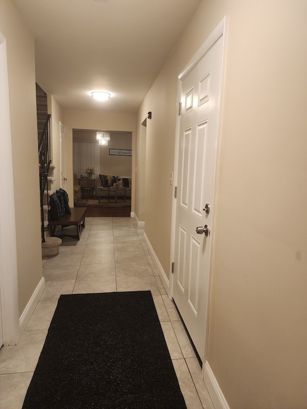 Charming 2-bedroom House With Ac, Wifi In Delightful Elizabeth - 史泰登島
