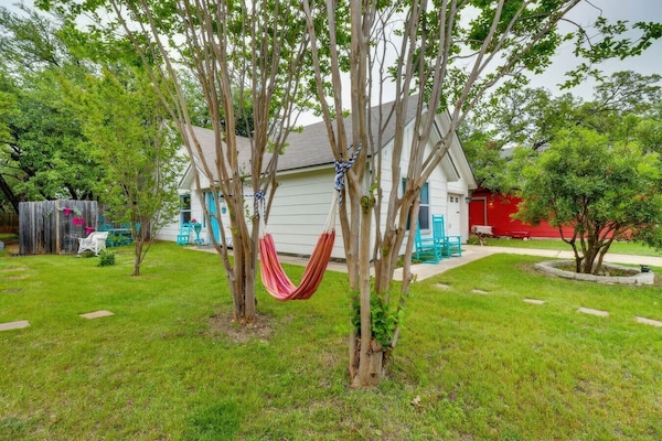 Bright Georgetown Gem N/ Blue Hole Park W/ Swings - Georgetown, TX
