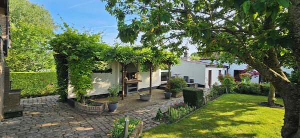 Find Tranquility And Peace In This Charming Cottage In Lapscheure - Damme. - Flanders