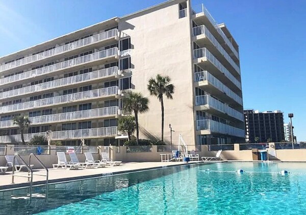 20% Off! - Cozy Ocean View King Size Bed In Daytona Beach! - Port Orange, FL