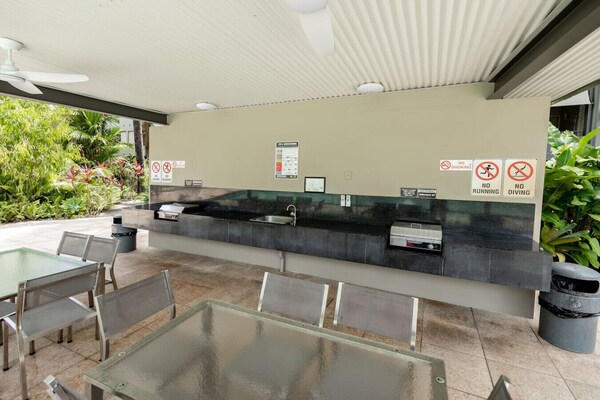 Kewarra Beach Coastal Retreat 2br Apt - Pool / Bbq - Clifton Beach