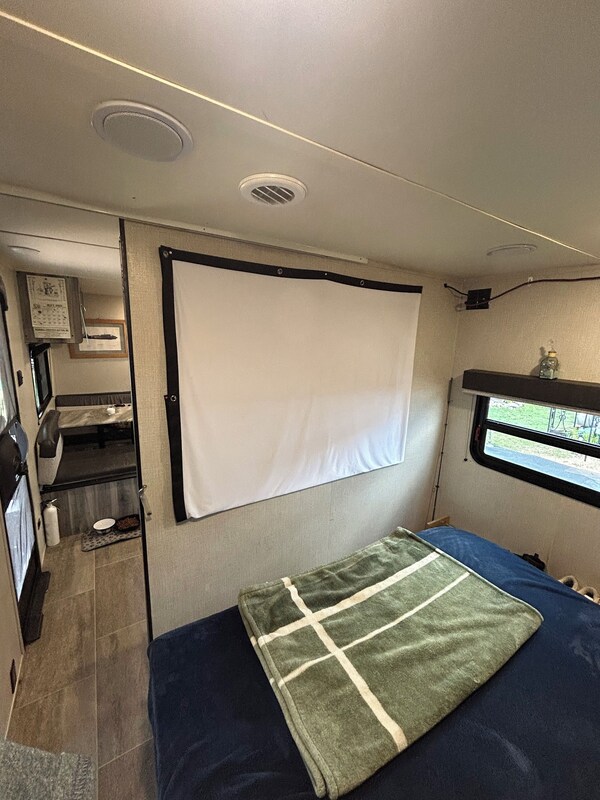 Cozy Camper Near Lake Travis & Colorado River - 오스틴