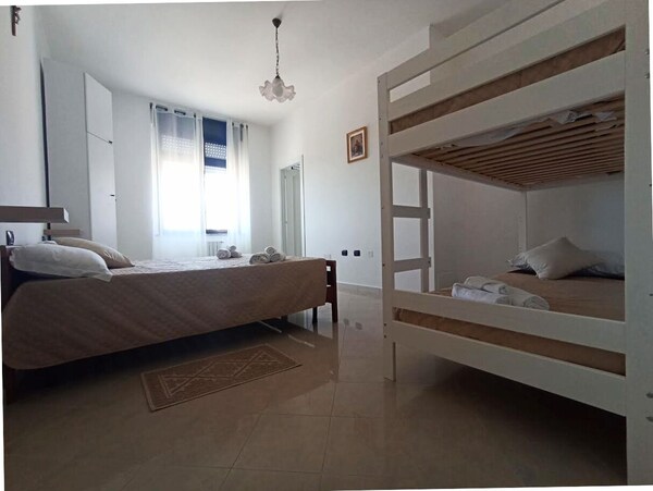 Hostel With Sea View Rooms And Private Bathroom - Iglesias