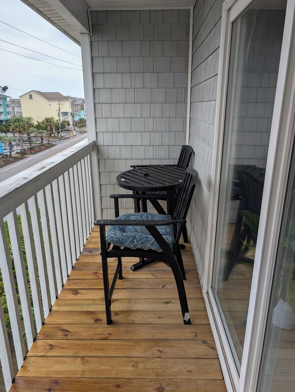 Cozy Remolded 1-bedroom Condo  Ac, Wifi In Charming Carolina Beach With A Pool - Carolina Beach, NC