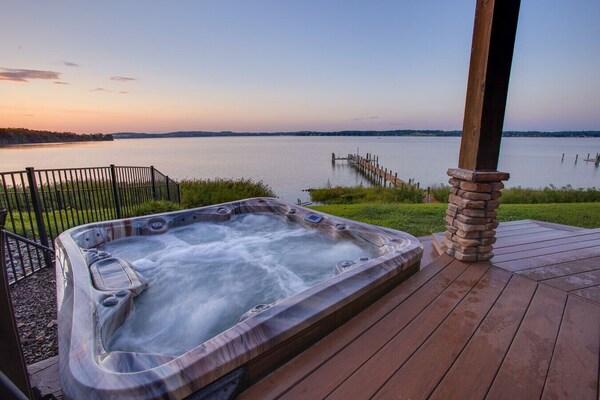 Waterfront Lodge Packed With Amenities - Chesapeake Bay
