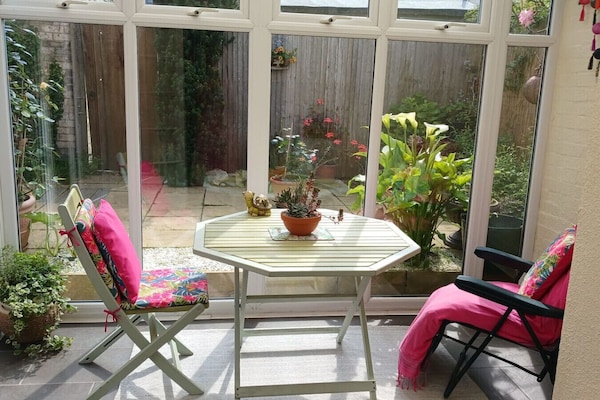 Charming Grade 2 Listed Oak-beamed Cottage - Saffron Walden