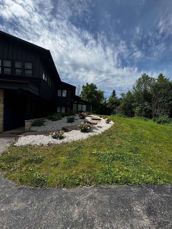 Spacious 5-bedroom House In Awesome River Hills With An Indoor Pool! - Cedarburg, WI