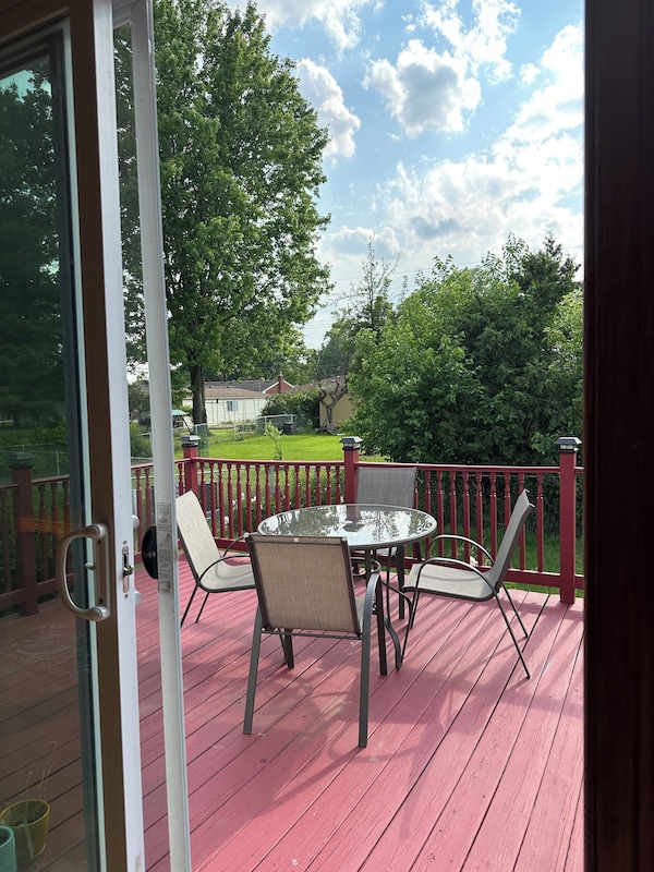 4-bedroom Suburban Retreat In Wonderful Warren With 2 Full Kitchens And 2.5 Bath - Warren, MI
