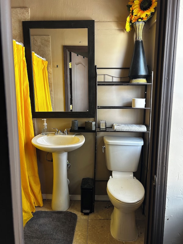 Cozy 1bd- 1ba Apartment With Ac, In Vibrant El Paso Close To Utep - El Paso, TX