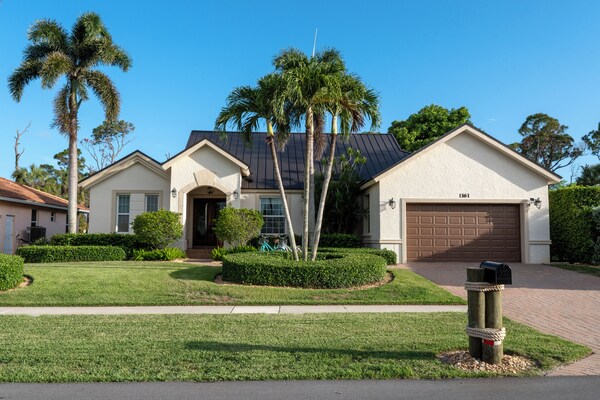 Villa Piloto  Luxe Island Getaway For Families - Marco Island, FL