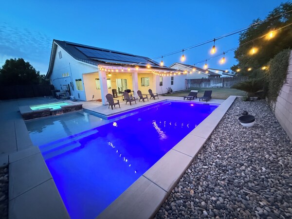 20 Beds  Pool  Spacious 5br Home For Big Groups, Teams, Or Crews - Bakersfield, CA