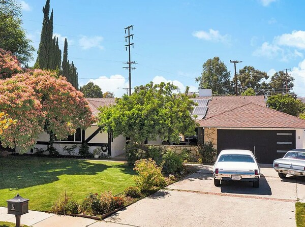 Spacious 6-bedroom House In Lovely Simi Valley With 6 Hole Putting Course & Gym - Thousand Oaks