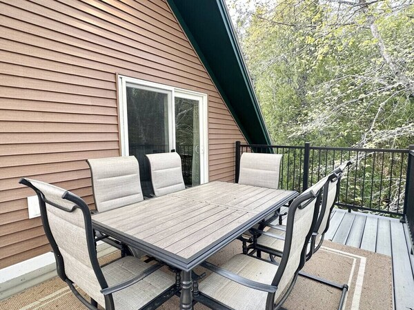Newly Renovated 2nd Fl Apt In Swh [Quietside Loft] - Southwest Harbor, ME