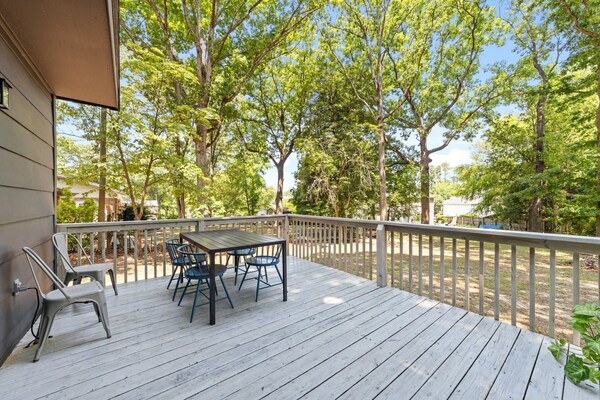Luxe Midcentury 3br Home - Spabath, Winebar, Chefs Kitchen, Kingbed, Fencedyard - Clayton